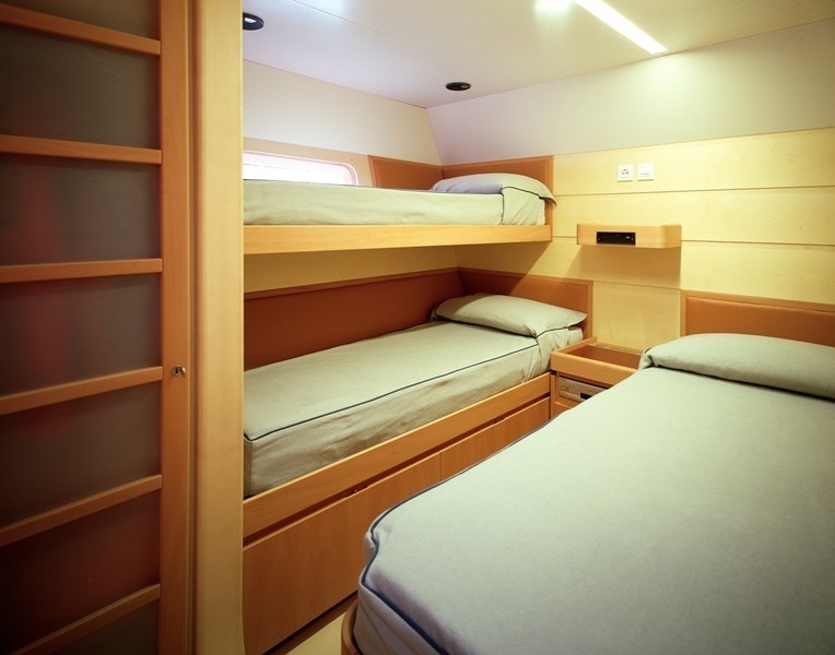 Yacht VIRIELLA, Maxi Dolphin | CHARTERWORLD Luxury Superyacht Charters